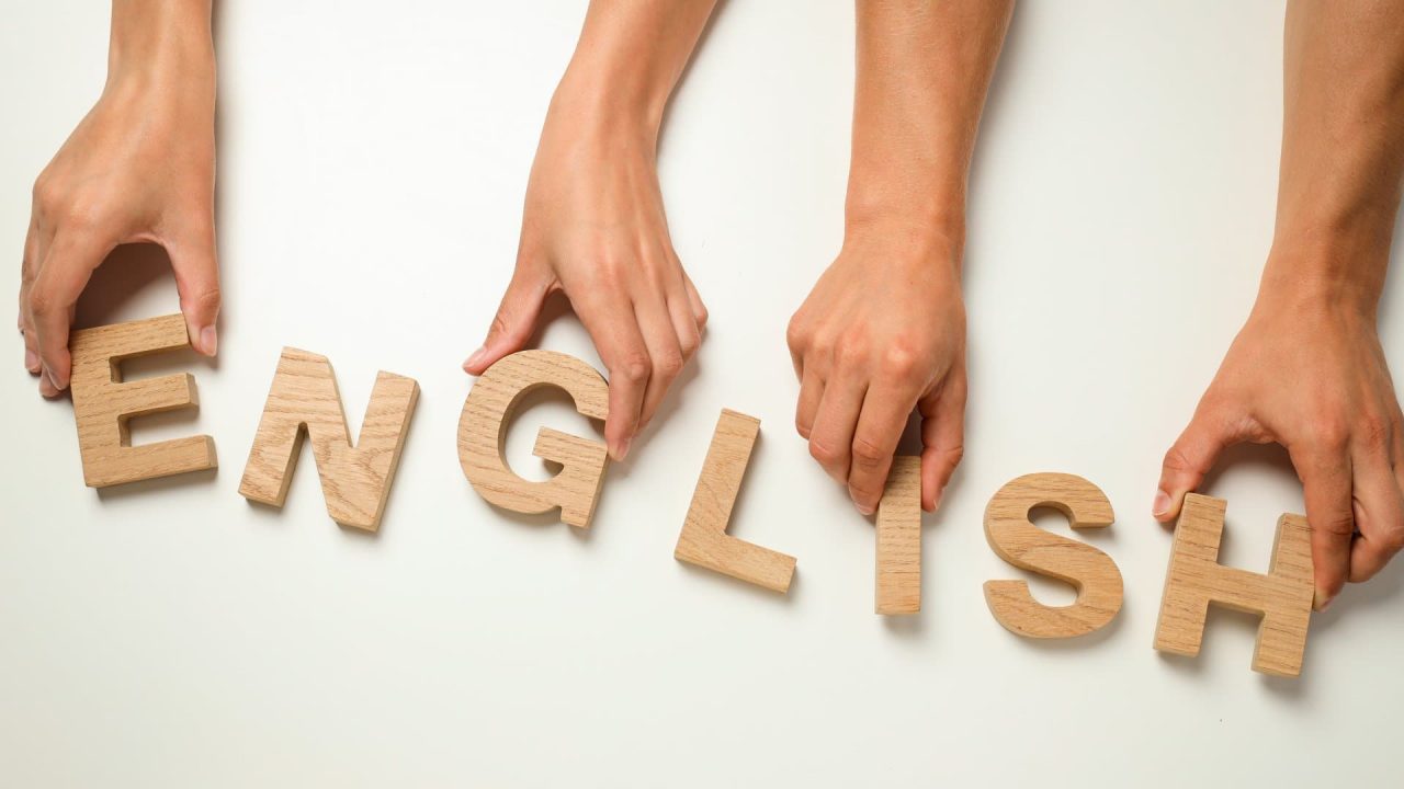 Las preposiciones in, at, y on en inglés: Uso y ejemplos